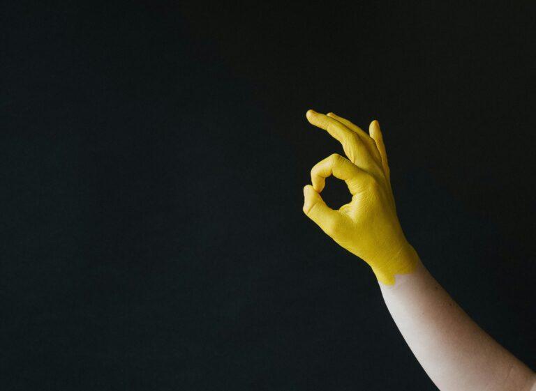 Neverbální komunikace – co to je, gesta, příklady - Rubrika.cz